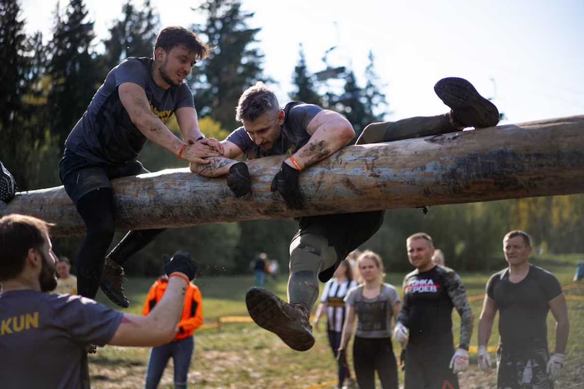 Tout savoir sur la course d'obstacles : équipement, préparation, astuces